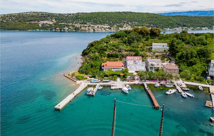 Gorgeous Apartment In Supetarska Draga - Lopar