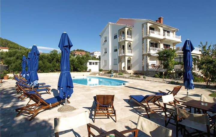 Gorgeous Apartment In Barbat Na Rabu - Rab