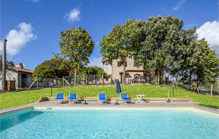 5 Bedroom Beautiful Home In Giove - Italy