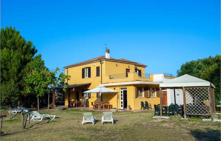 Lovely Home In Roseto Degli Abruzzi - Roseto degli Abruzzi