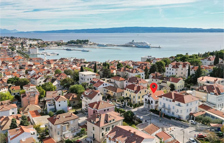 3 Bedroom Gorgeous Apartment In Split - Split