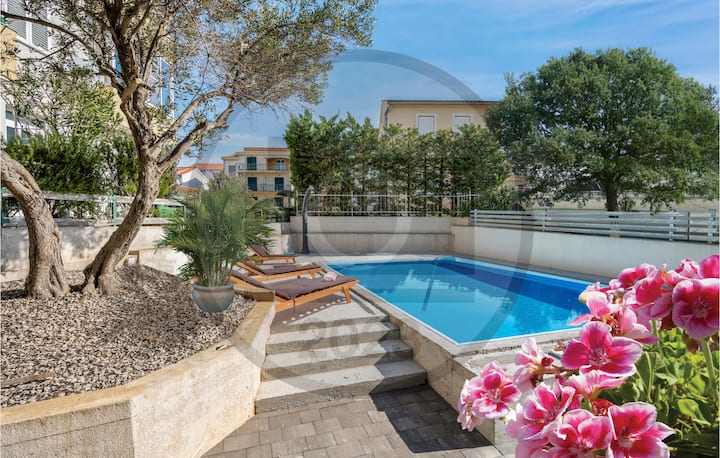 11 Bedroom Amazing Apartment In Srima - Šibenik