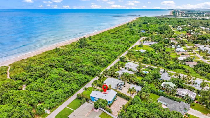 Beachfront Paradise: Surf, Sun, & Fun | Ft. Pierce - Fort Pierce, FL