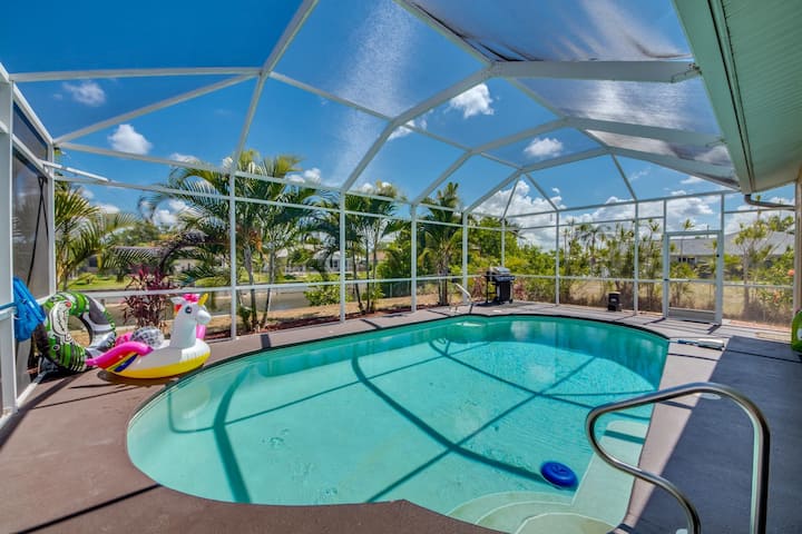 Lazy Daze - 5 Bedroom, Sofa Bed-3.5 Bath-private H - Cape Coral, FL