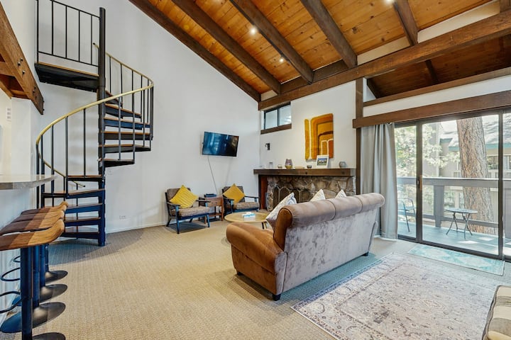 Charming 2br | Balcony | Pool | Washer/dryer - South Lake Tahoe, CA