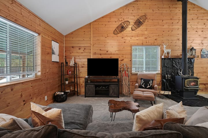Basecamp - Cabin, Game Room, Basketball, Foosball - Oregon