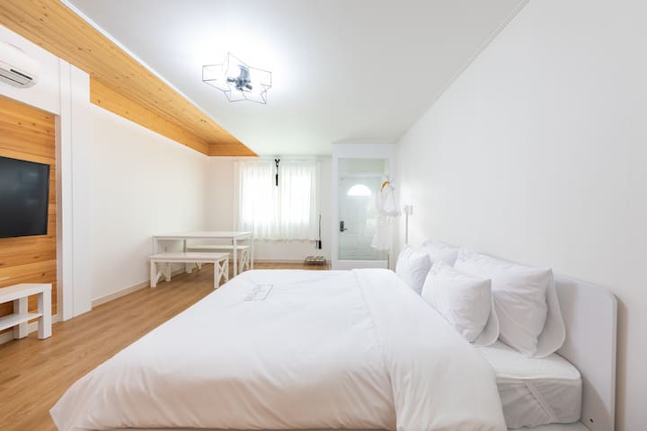 깔끔하고 세련된 고급스러운 인테리어의 숙소 풀빌라 1002 - Gyeongju-si