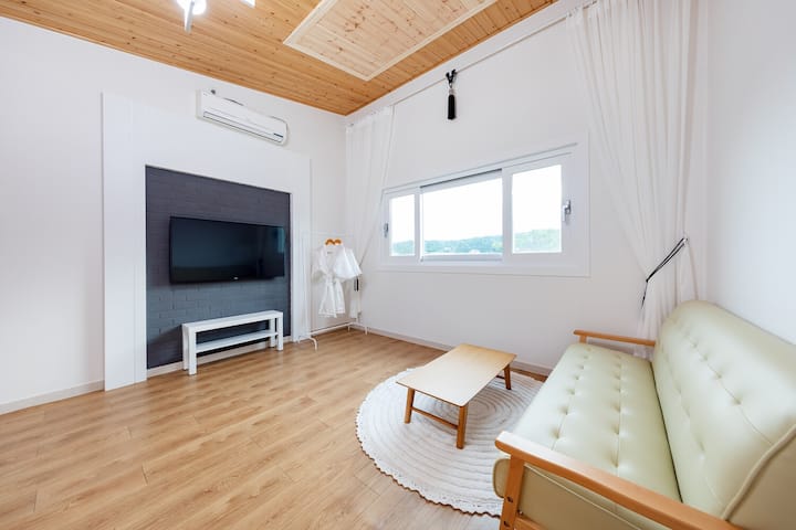 깔끔하고 세련된 고급스러운 인테리어의 숙소 스파빌라 2002 - Gyeongju-si