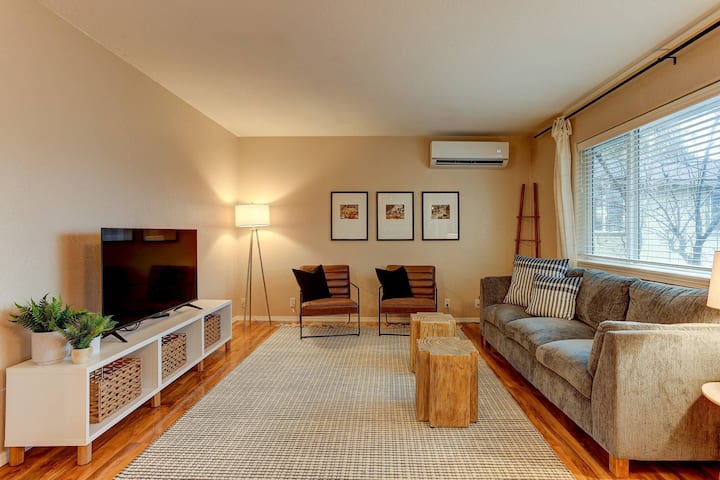 Dog Friendly. Near Downtown Redmond. Ac, W/d - Redmond, OR