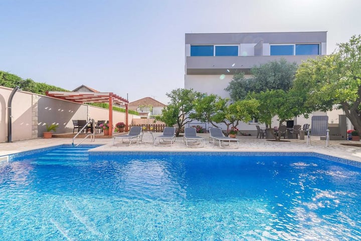 Villa Odesa Apartment Superior- Shared Pool - Zadar