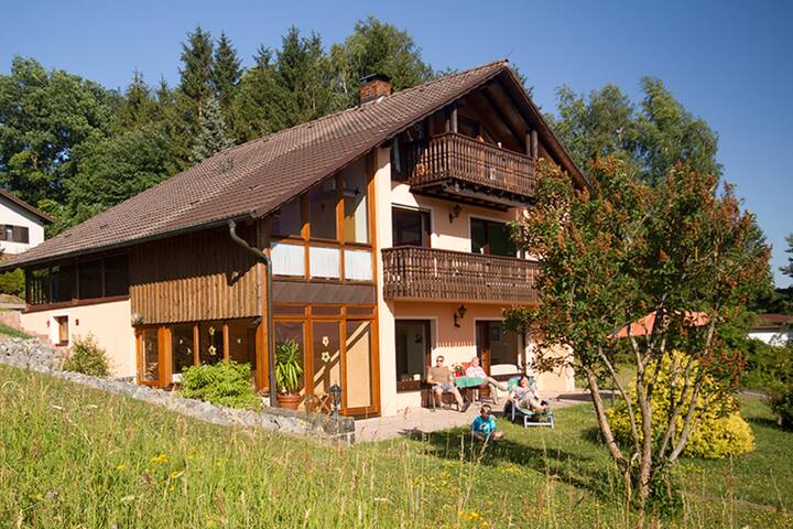 Ferienwohnung Rhönpanorama (68qm) Mit Südbalkon (Ferienwohnungen Talblick 3) - Fladungen