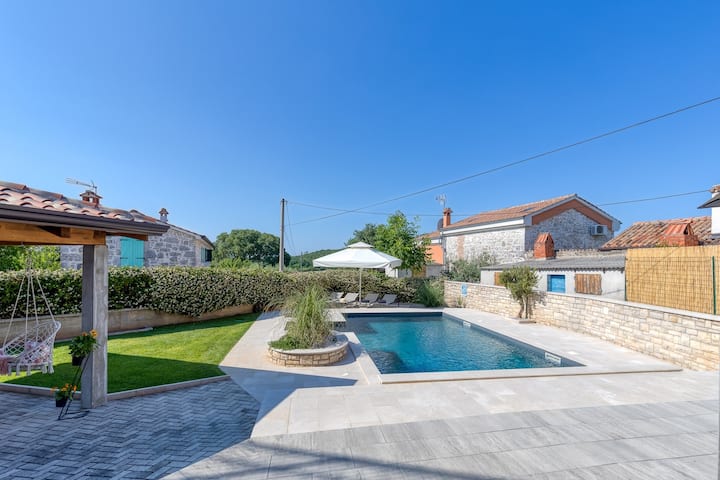 Villa Karolina With Private Pool - Poreč