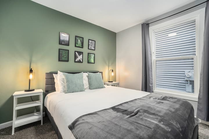 The Downtown Delight - New Corporate Apt Downtown - 大急流城