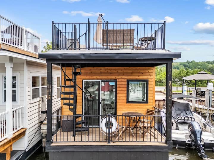 Shoreside Haven - Tiny Floating Cottage (Tfc#2) - South Haven, MI
