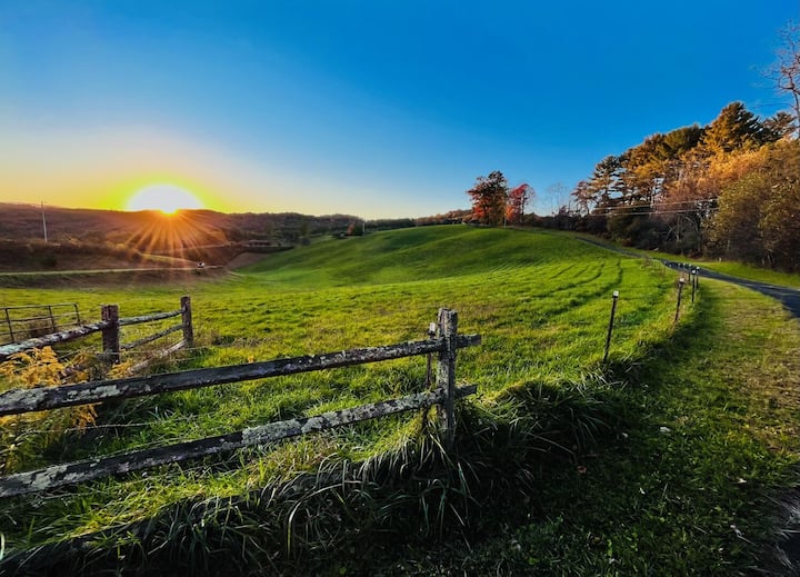 Spectacular Views! Near Biking, Hiking & Wineries! - West Jefferson, NC