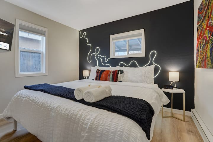 Bonny Creation! Pet Friendly Escape W/ Hot Tub - Colorado Springs, CO