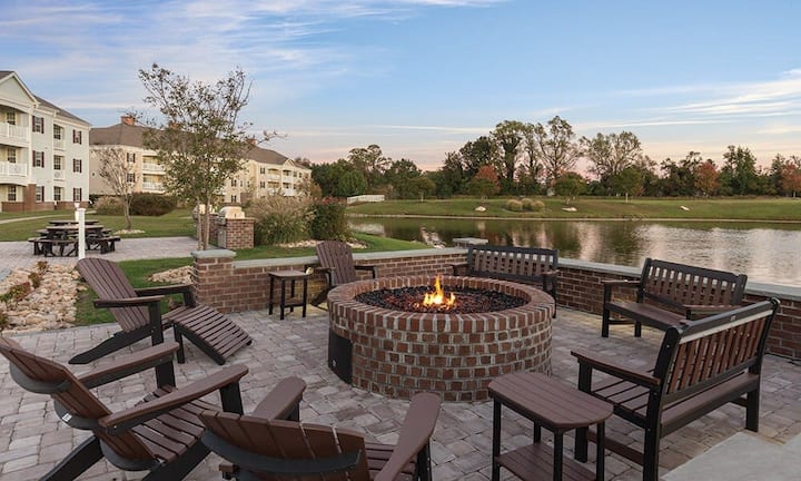 Relax In Style: 2br Condo W/ Balcony At Cw Governo - Williamsburg, VA