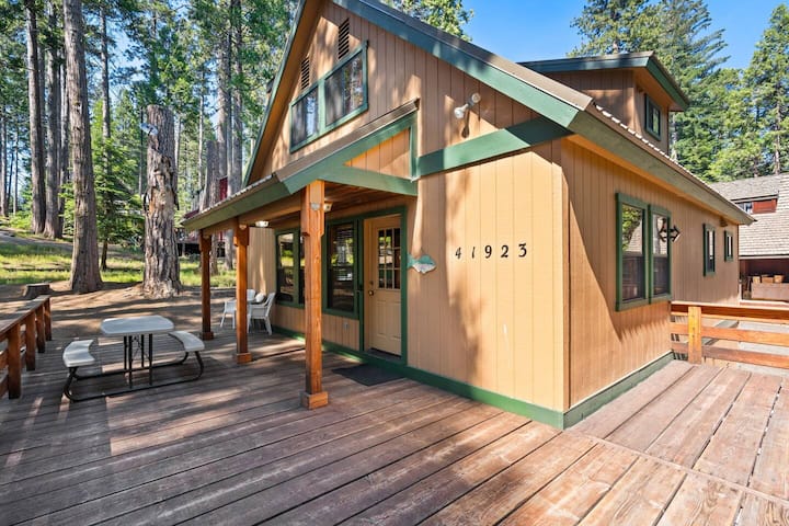 Toste Cabin- Spacious 3br Cabin In East Village! - Shaver Lake, CA