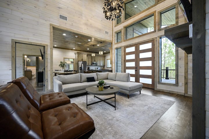 Serene Mountain Cabin Retreat With Private Hot Tub - Oklahoma