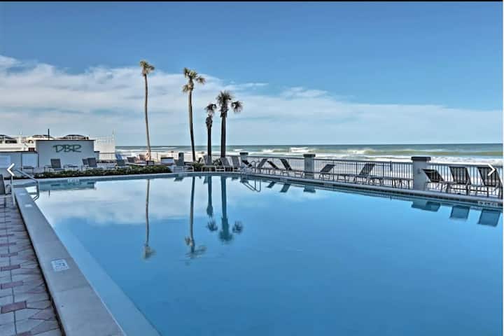 Ocean View 1br Balcony X2 | 7th Floor | Sleeps 6 - Daytona Beach, FL