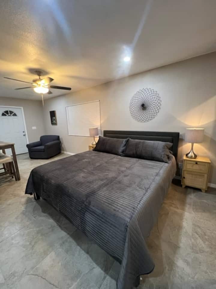 Executive 1br Suite & Parking - Marana, AZ