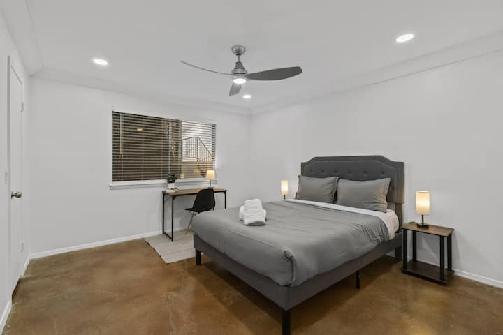 Soco Park View | The Perfect Location | Free Pkg - Austin, TX