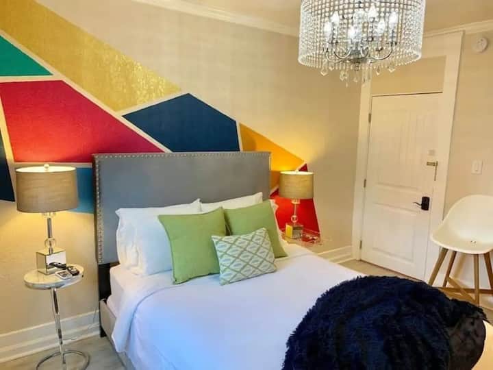 Jet-set To This Stylish Travel-themed Studio - San Diego Zoo, San Diego