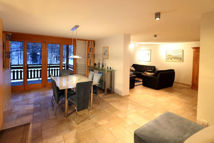 Grosses Moos 22: Spacious Flat With Forest Views - Saas-Fee