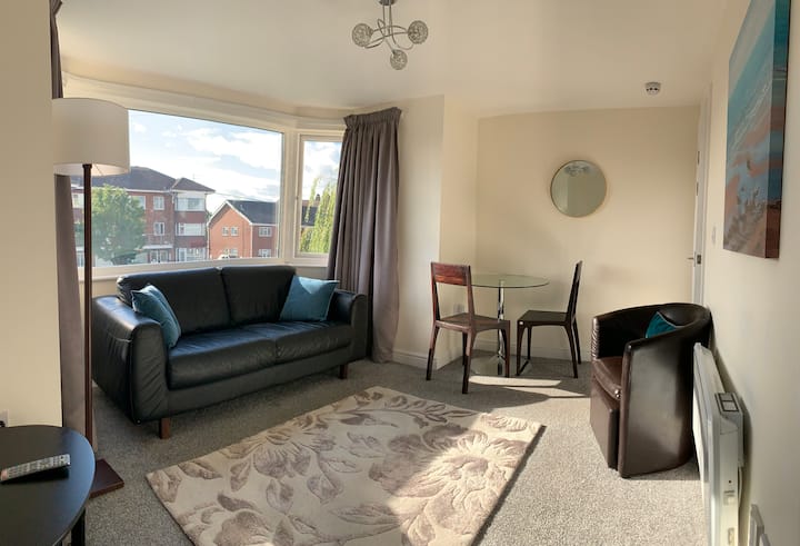 Beachside Home - Sleeps 5, Garden, Parking & Pets - Skegness