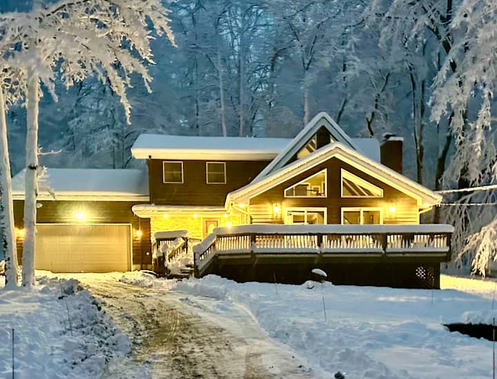 Pbj Chalet | Game Room, Fireplaces & Ev Charger - Arrowhead Lake, PA