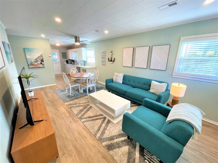 Simple Beachside Bungalow - Dog Friendly - Emerald Isle, NC