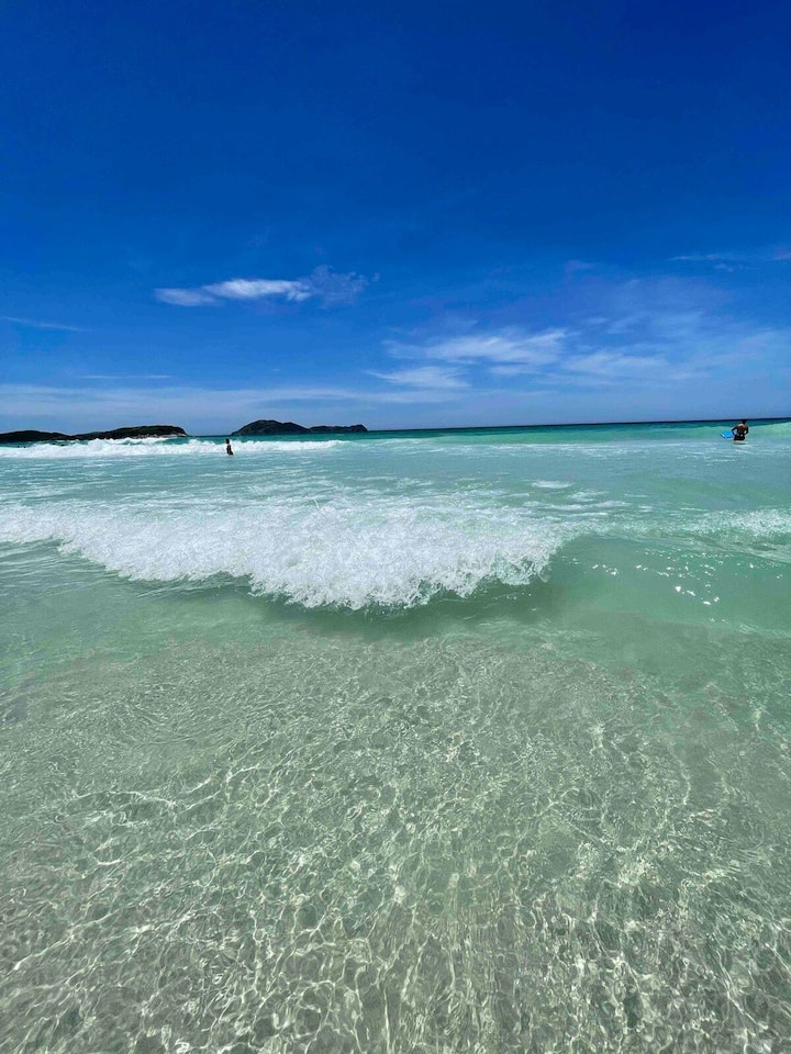 Maravilhoso Pé Na Areia Na Praia Do Forte C/ar - Cabo Frio