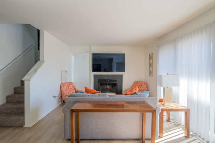 Treasure | 2 Bedroom Condo W/pool! - Mesa, AZ