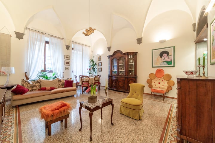 The Paintress Home With Private Patio - Florence