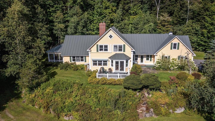 Gorgeous Majestic Hilltop Home W/mountain Views - Stowe, VT