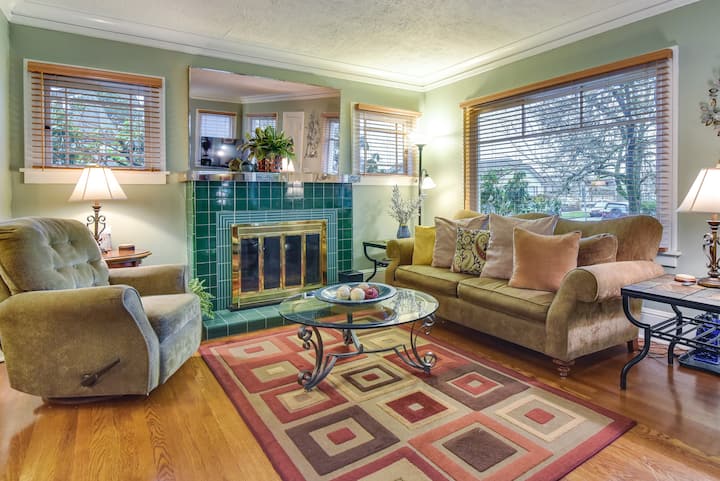 Portland Home: Private Hot Tub, Porch & Patio - Portland, OR