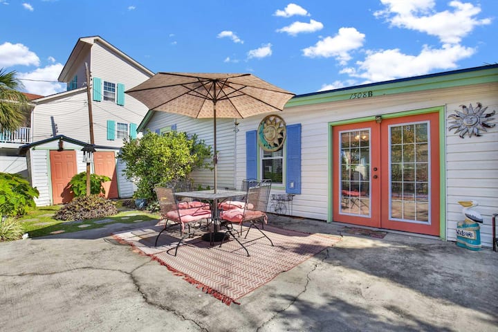 Suncatcher Cottage 1508-2nd Avenue "B" - Tybee Island, GA
