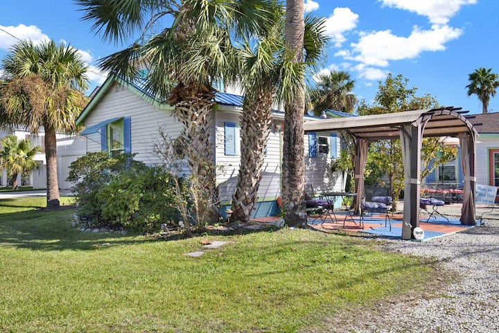 Suncatcher Cottage 1508-2nd Avenue A - Tybee Island, GA