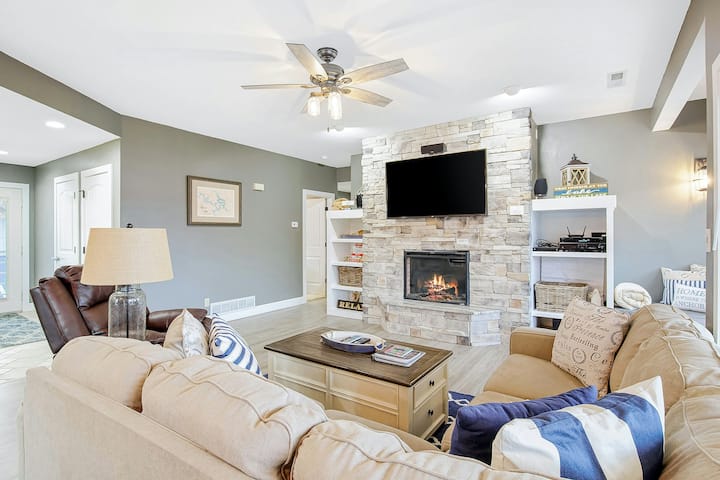 Serene 3br Lakefront Lake Of The Ozarks 2nd-floor - Lake Ozark, MO