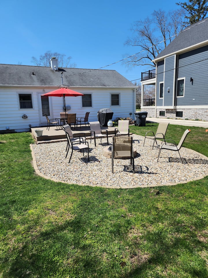Pet Friendly And Close To Blue Stairs Beach Access - South Haven, MI