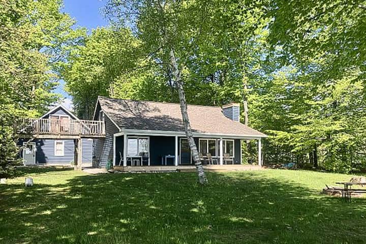 Secluded 3br Lakeview Dog Friendly - Suttons Bay, MI