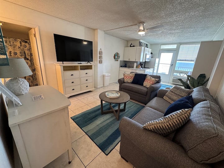 Direct Ocean Front View 1 Bedroom 2 Pools - Daytona Beach, FL