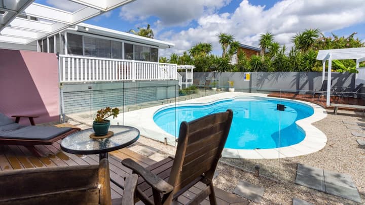 Family Home With Pool And Guest House - Bribie Island