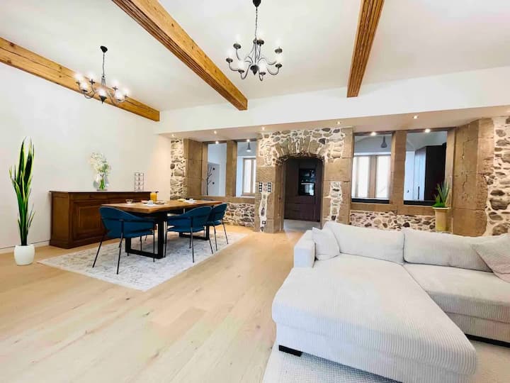 Château De Proméry · Parking · Unique · Spacieux - Argonay