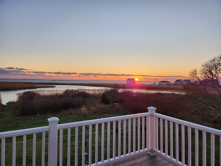 Luxurious Oceanfront Beach Home! - Narragansett, RI