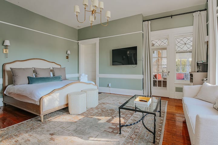 Beverley Suite At The Historic Berkeley Place - Staunton, VA