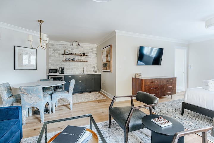 The Augusta Suite At The Historic Berkeley Place - Staunton, VA