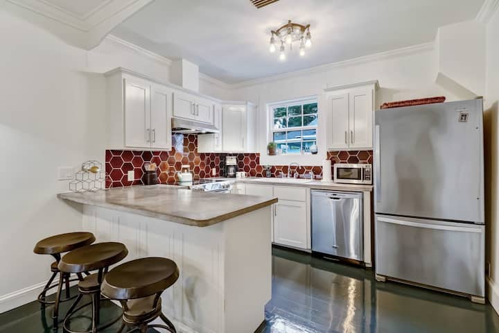 Vintage Vibes | Located Historic Downtown - Fernandina Beach, FL