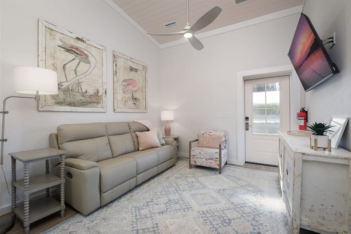 Eliza Offers Beauty And Comfort Downtown! - Cedar Key, FL