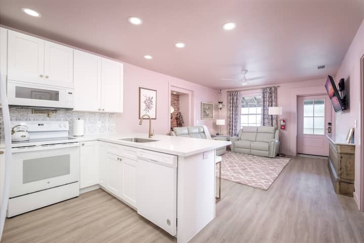 Victorian Inspired Downtown, Boat Trailer Parking! - Cedar Key, FL